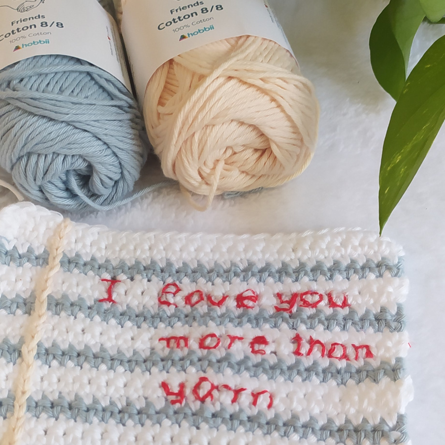 A love letter crochet pattern - free pattern - Akamatra