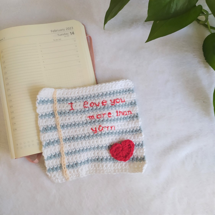 A love letter crochet pattern - free pattern - Akamatra